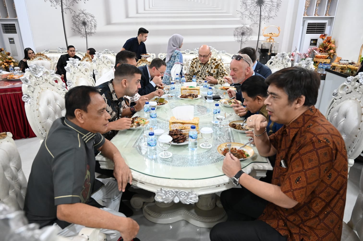 Wagub Sulteng Gelar Ramah Tamah Dengan Duta Besar Ceko dan CEO Skoda ...